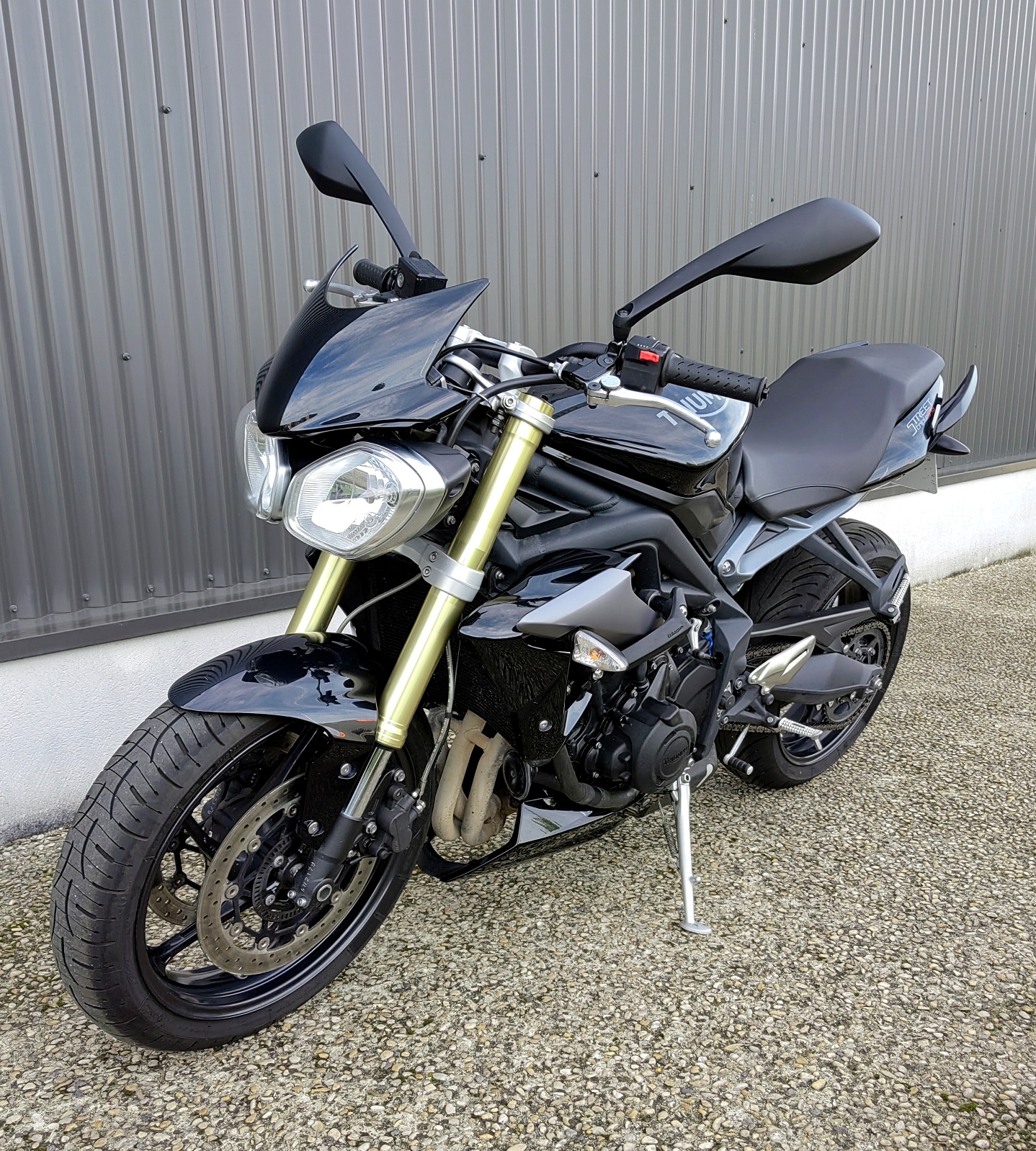TRIUMPH 675 STREET TRIPLE 675