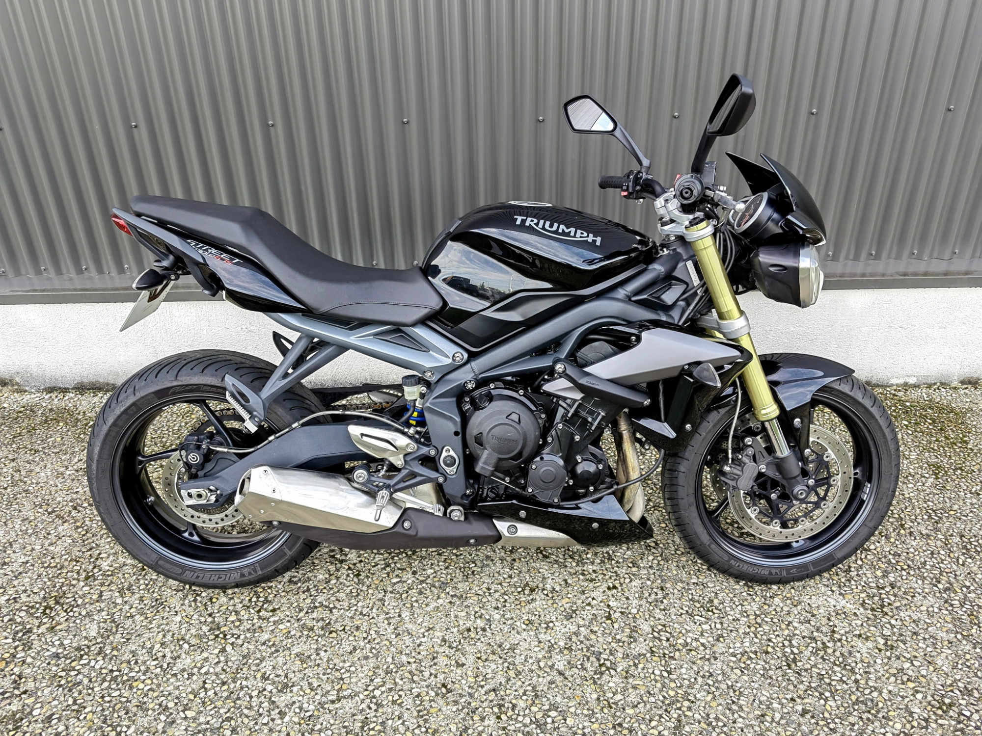 TRIUMPH 675 STREET TRIPLE 675