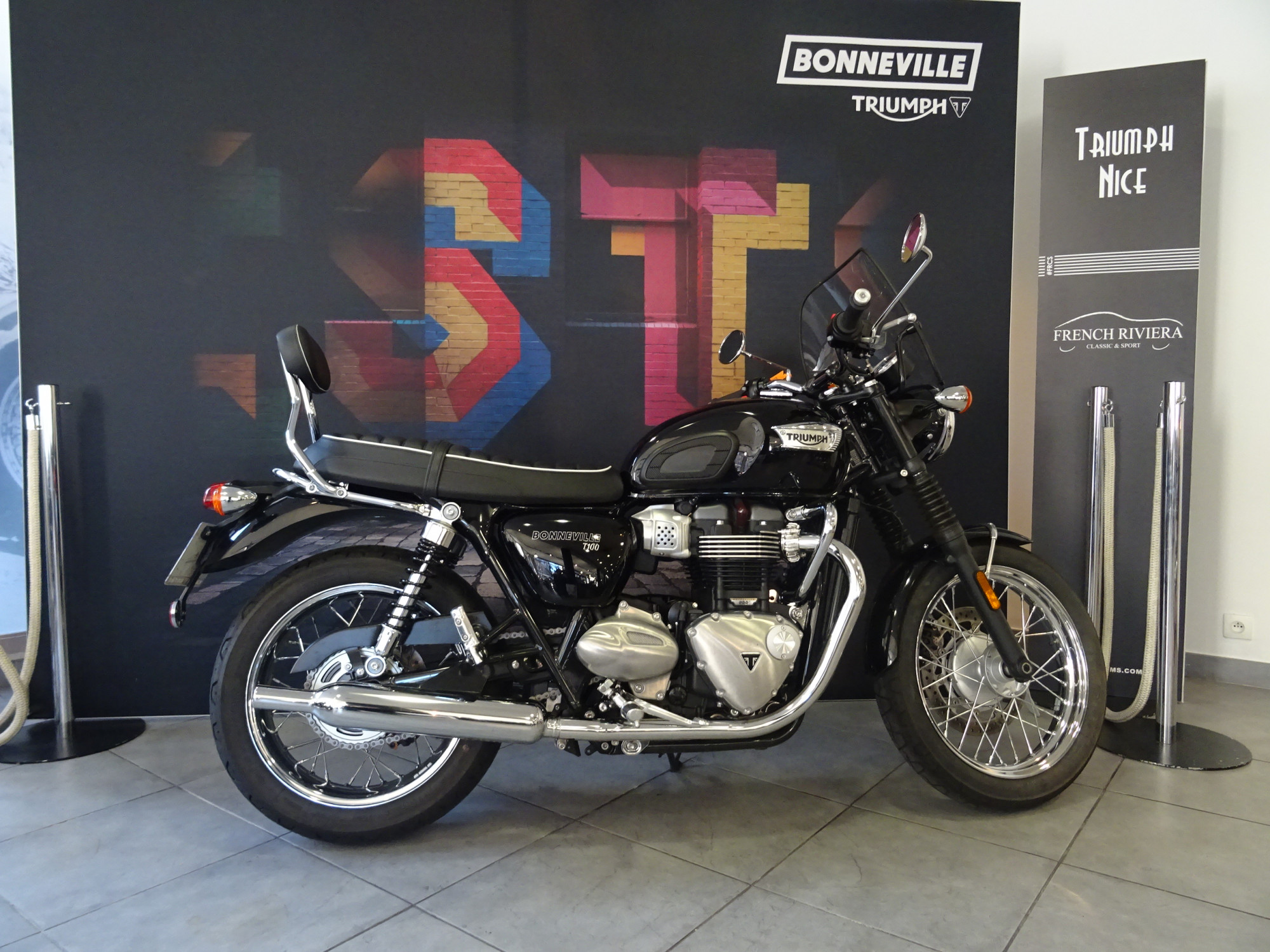 TRIUMPH 900 Bonneville T100