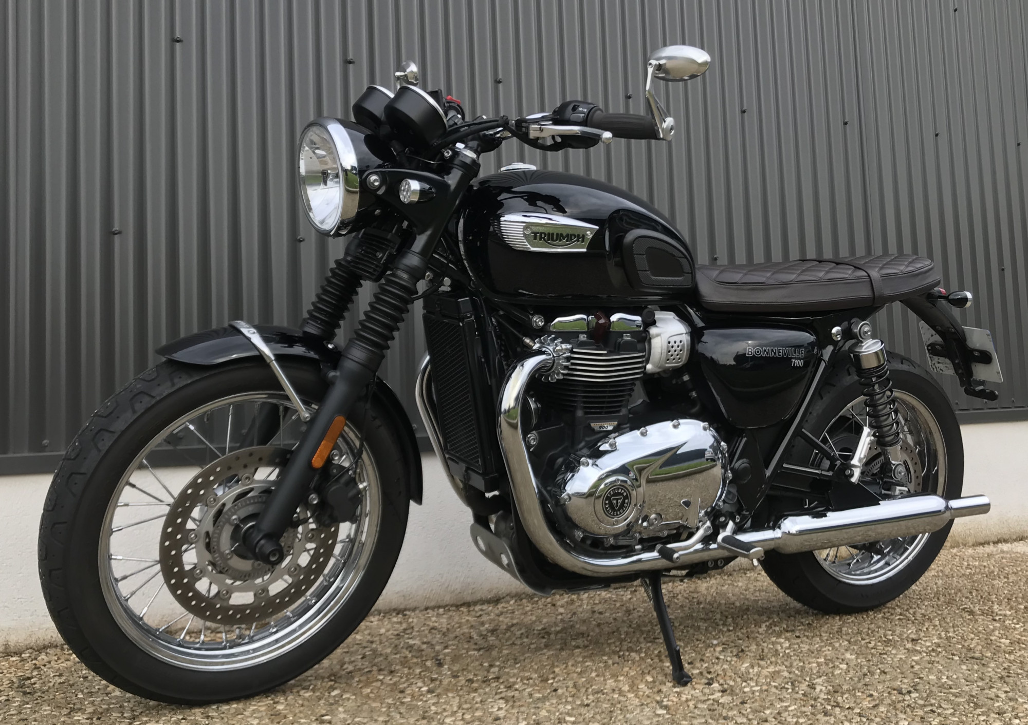 TRIUMPH 900 BONNEVILLE T100