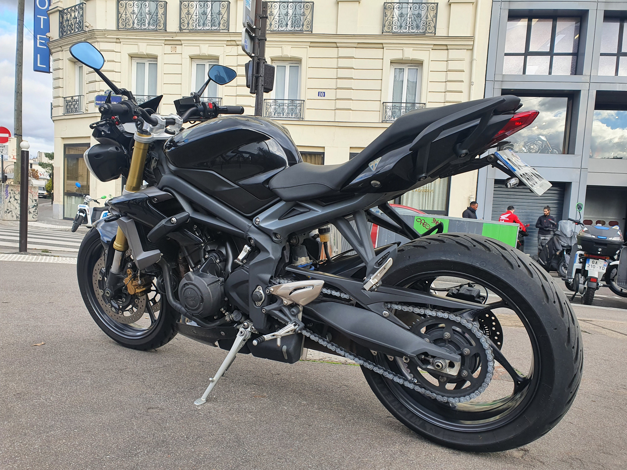 TRIUMPH 675 STREET TRIPLE 675