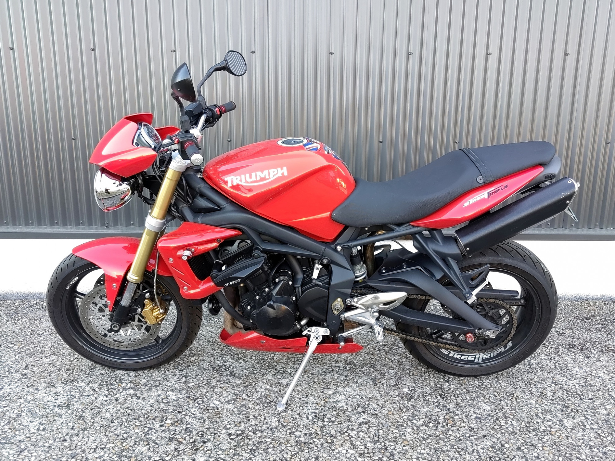 TRIUMPH 675 STREET TRIPLE 675