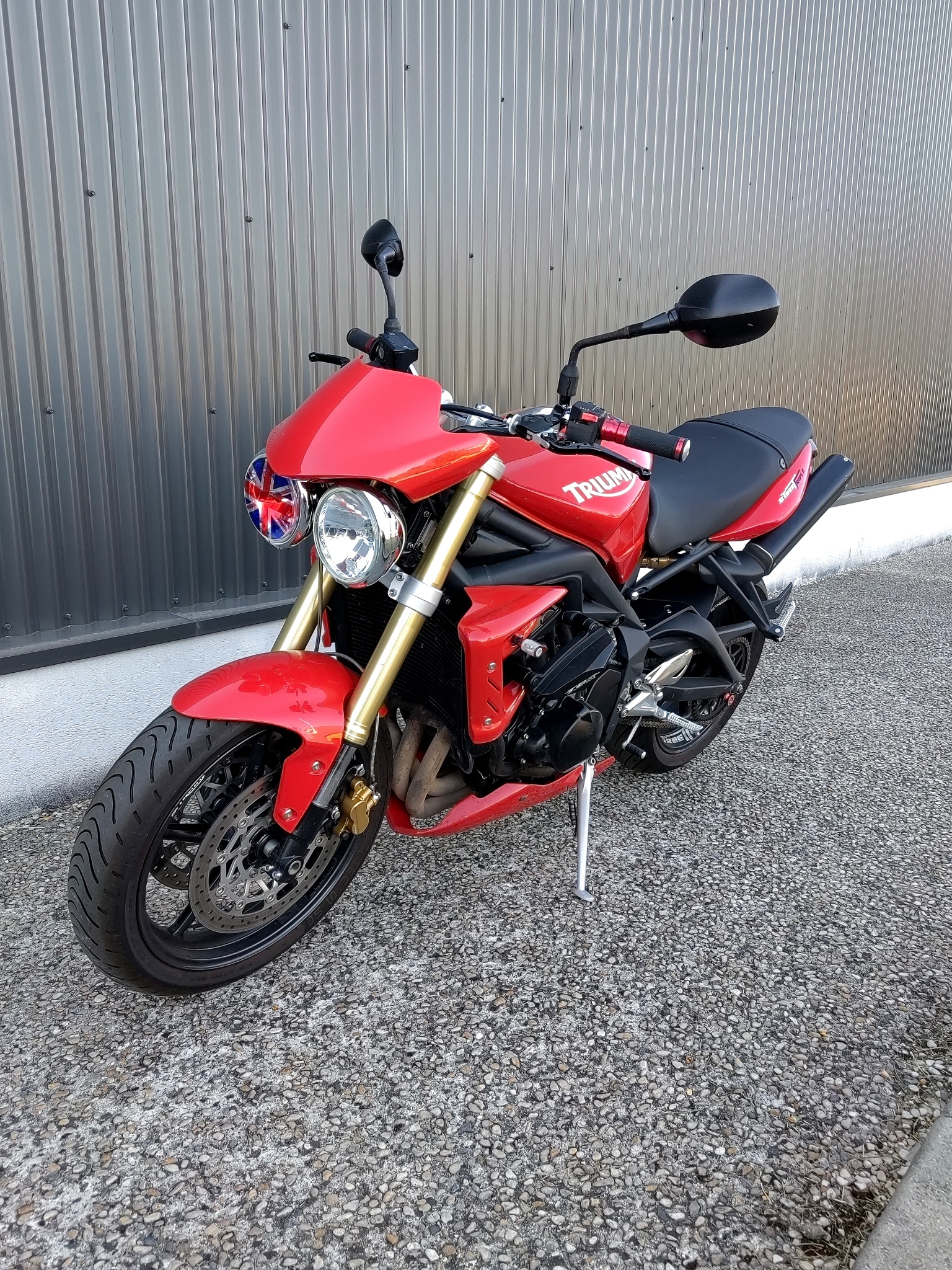 TRIUMPH 675 STREET TRIPLE 675