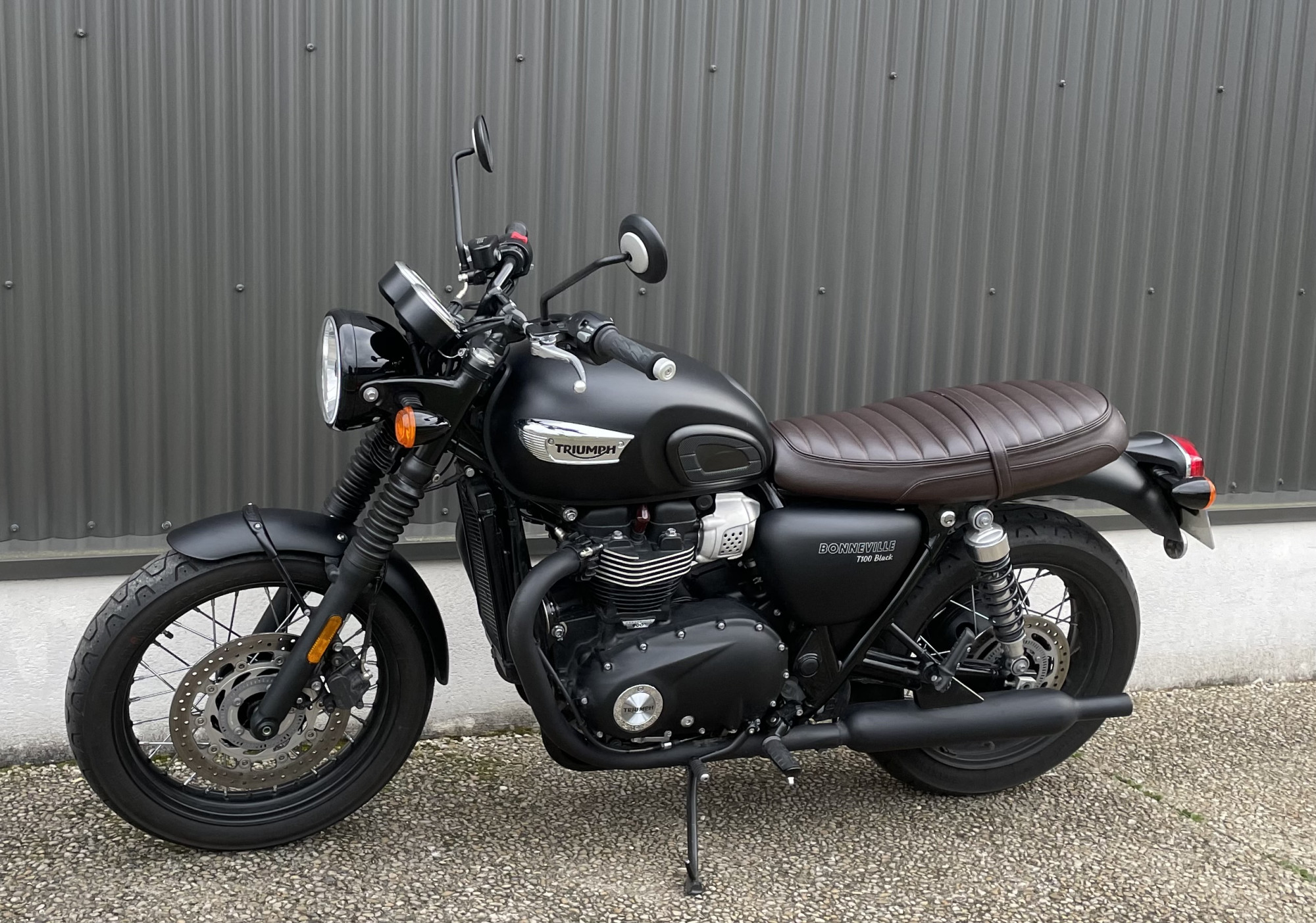 TRIUMPH 900 Bonneville T100 Black